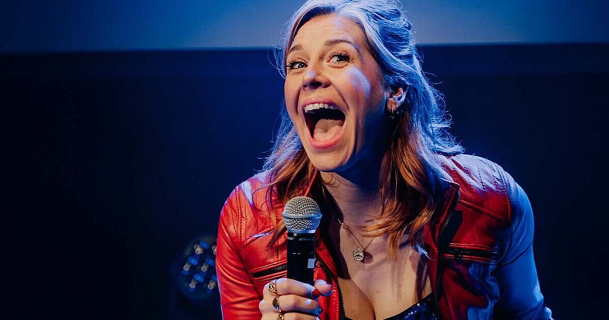 Laura Brümmer | „Hochgestapelt“ | Schmidtchen Theater. Reeperbahn.